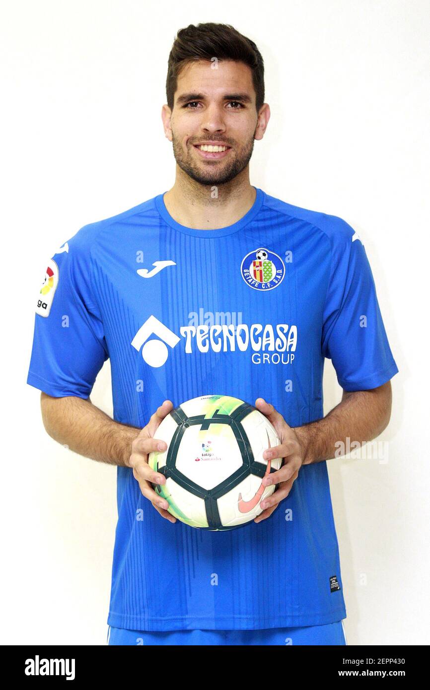 Getafe's new player Leandro Daniel Cabrera during his official photo ...