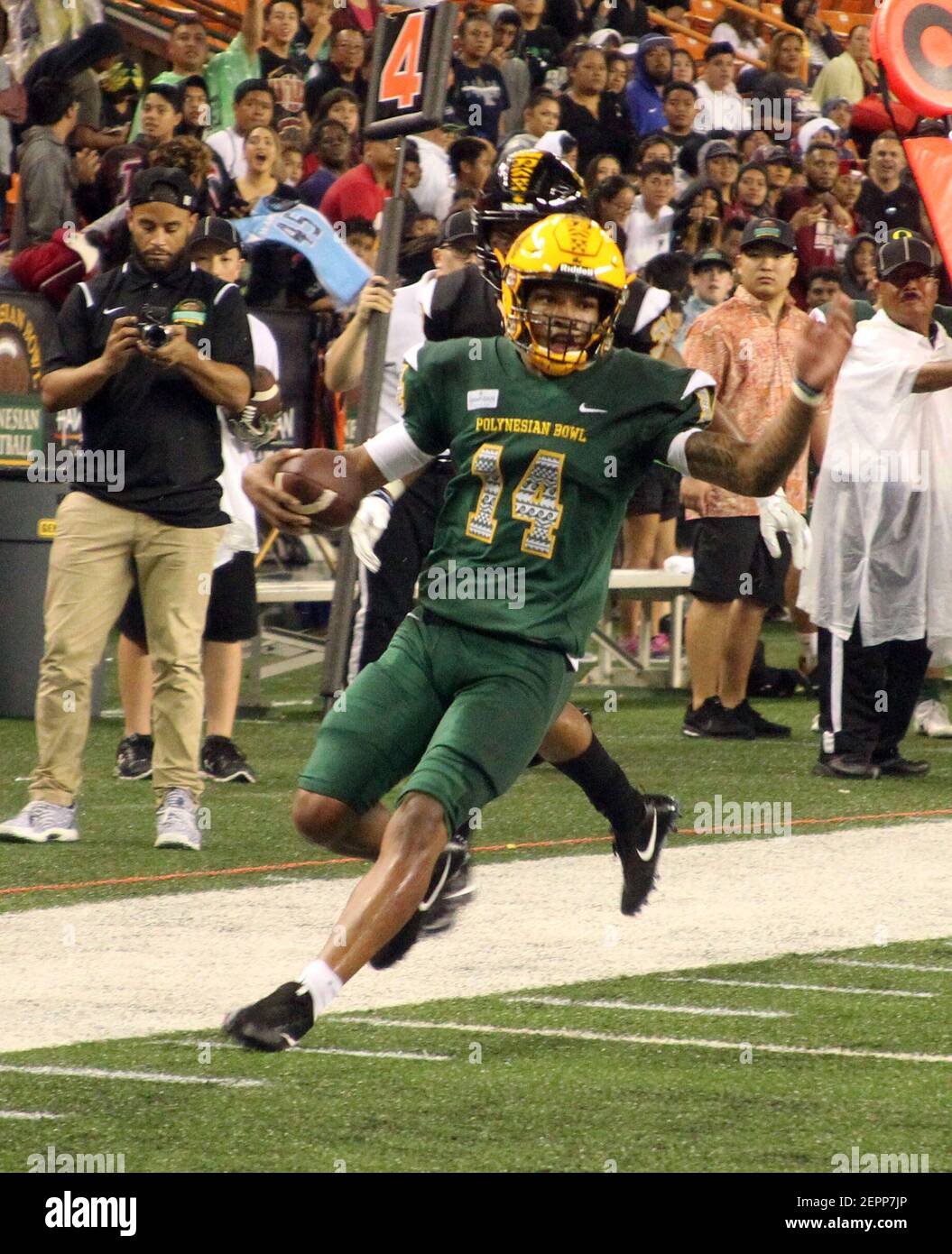 January 20, 2018 - Team Mauka quaterback Dorian Thompson-Robinson #14 ...