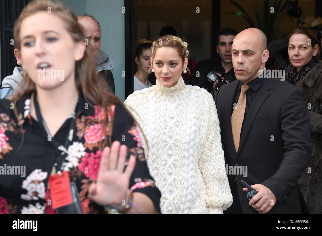 Marion Cotillard au defile de mode Jean Paul Gaultier, collection Haute ...