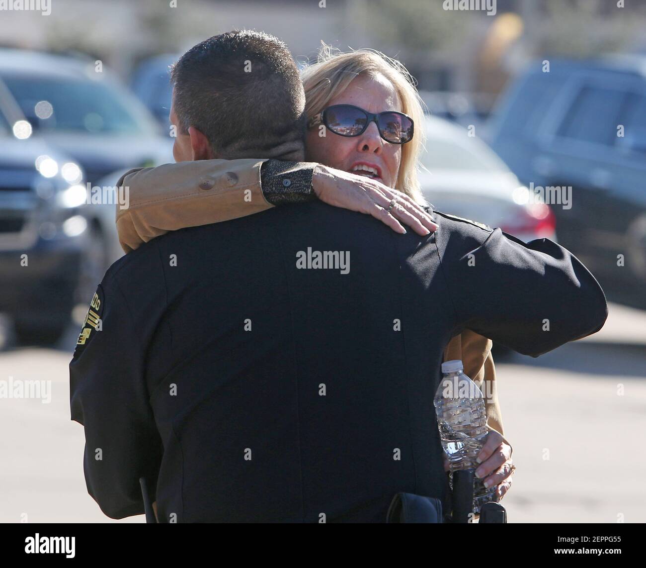Joyce Kesse, mother of missing person Jennifer Kesse, hugs Orlando ...