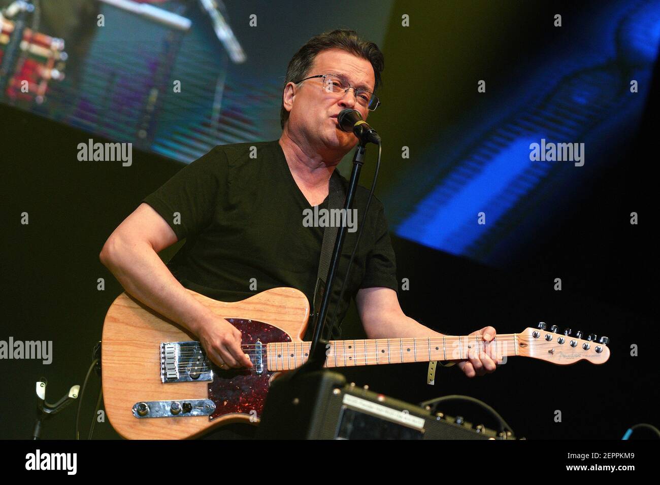 Gordon Gano of Violent Femmes performs onstage during K-EARTH 101's ...