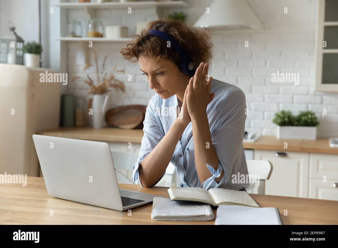 Office concentrate hi-res stock photography and images - Alamy