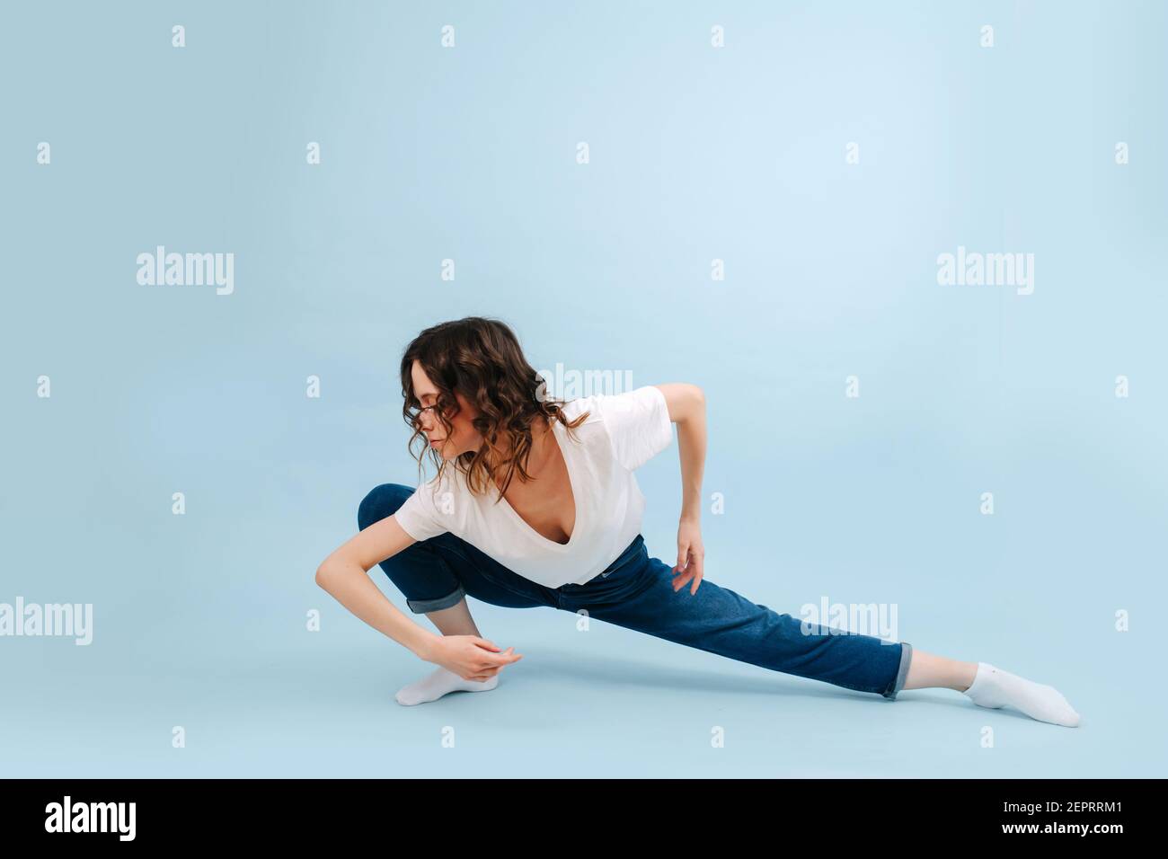 Professional contemporary dancer poses in front of blue studio ...