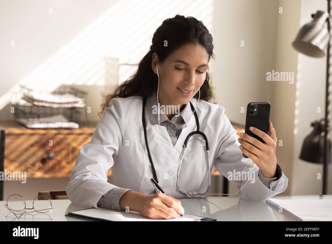 Doctor earphones hi-res stock photography and images - Alamy