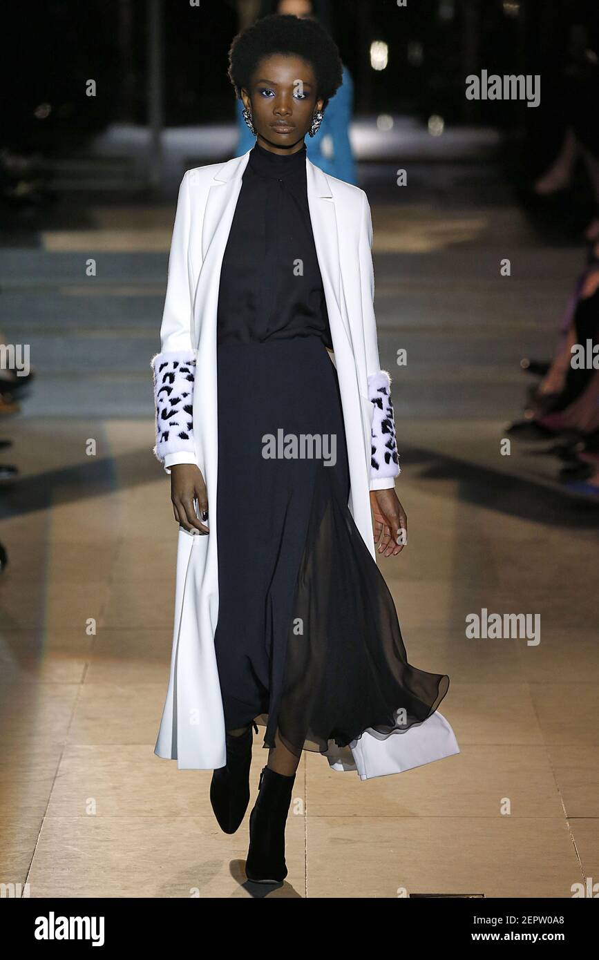 Model Imari Karanja walks on the runway during the Carolina Herrera ...