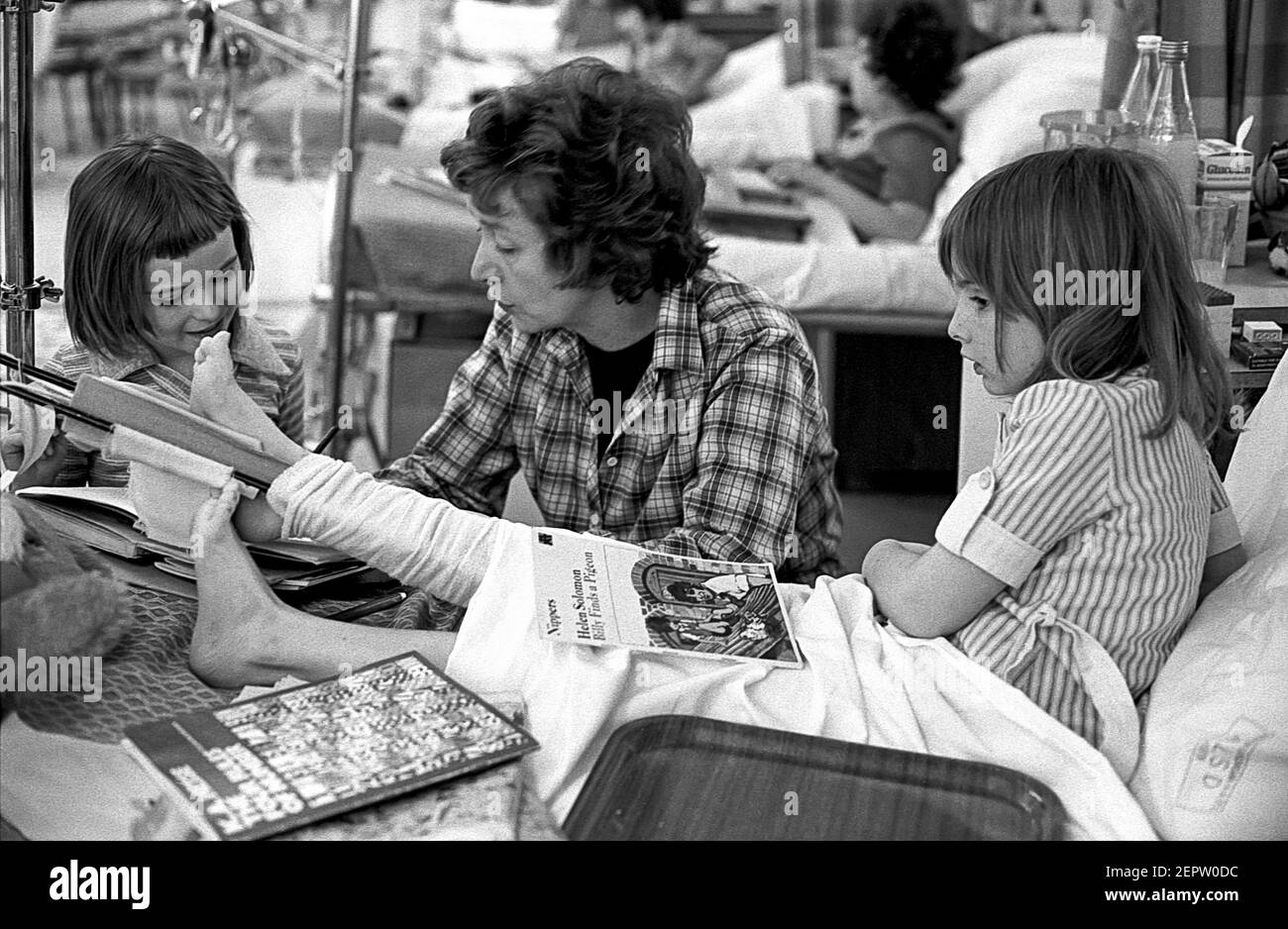 Childrens Ward Cardiff Hospital. Hospital visitor entertains children ...