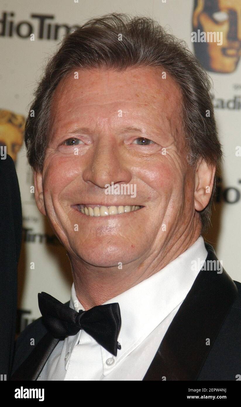 Actor johnny briggs hi-res stock photography and images - Alamy