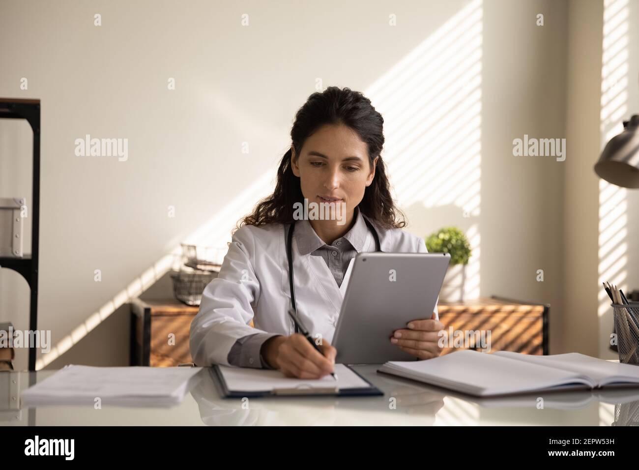 Female doctor computer notes hi-res stock photography and images - Alamy