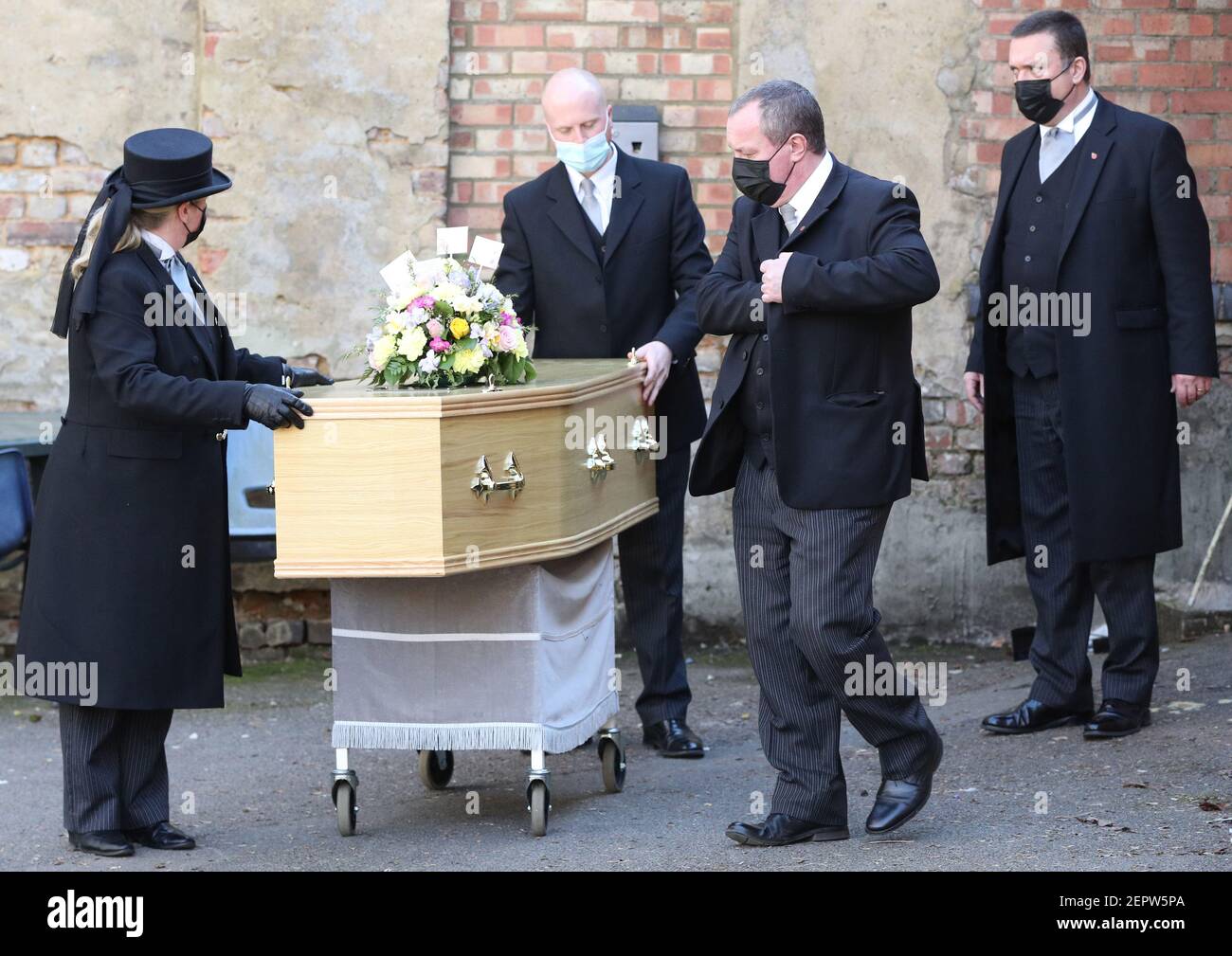 Coffin loading hi-res stock photography and images - Alamy
