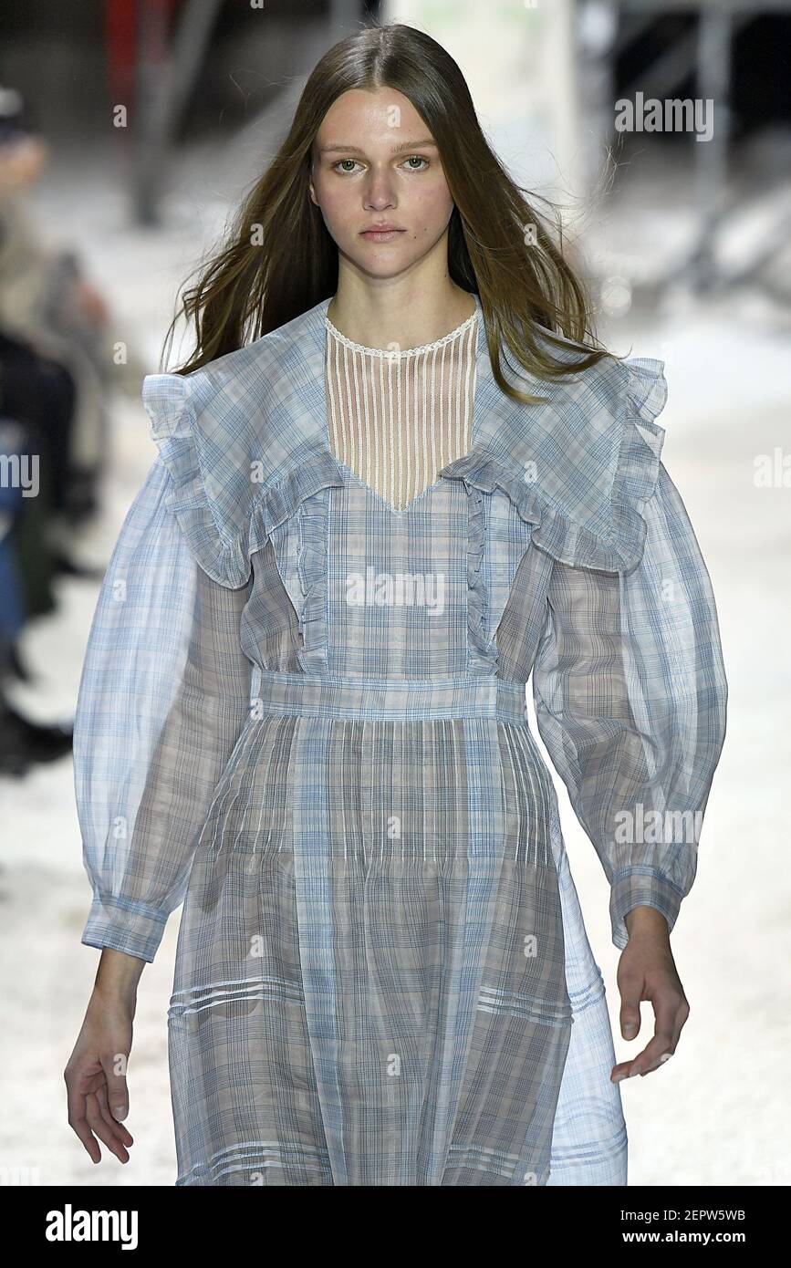 Model Natalie Ogg walks on the runway during the Calvin Klein Fashion ...