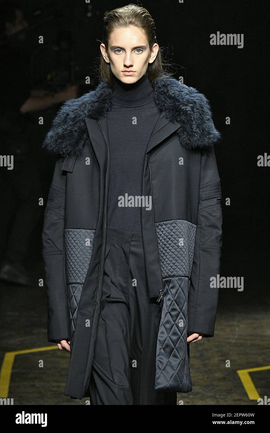 Model Sarah Berger walks on the runway during the Boss Fashion Show ...