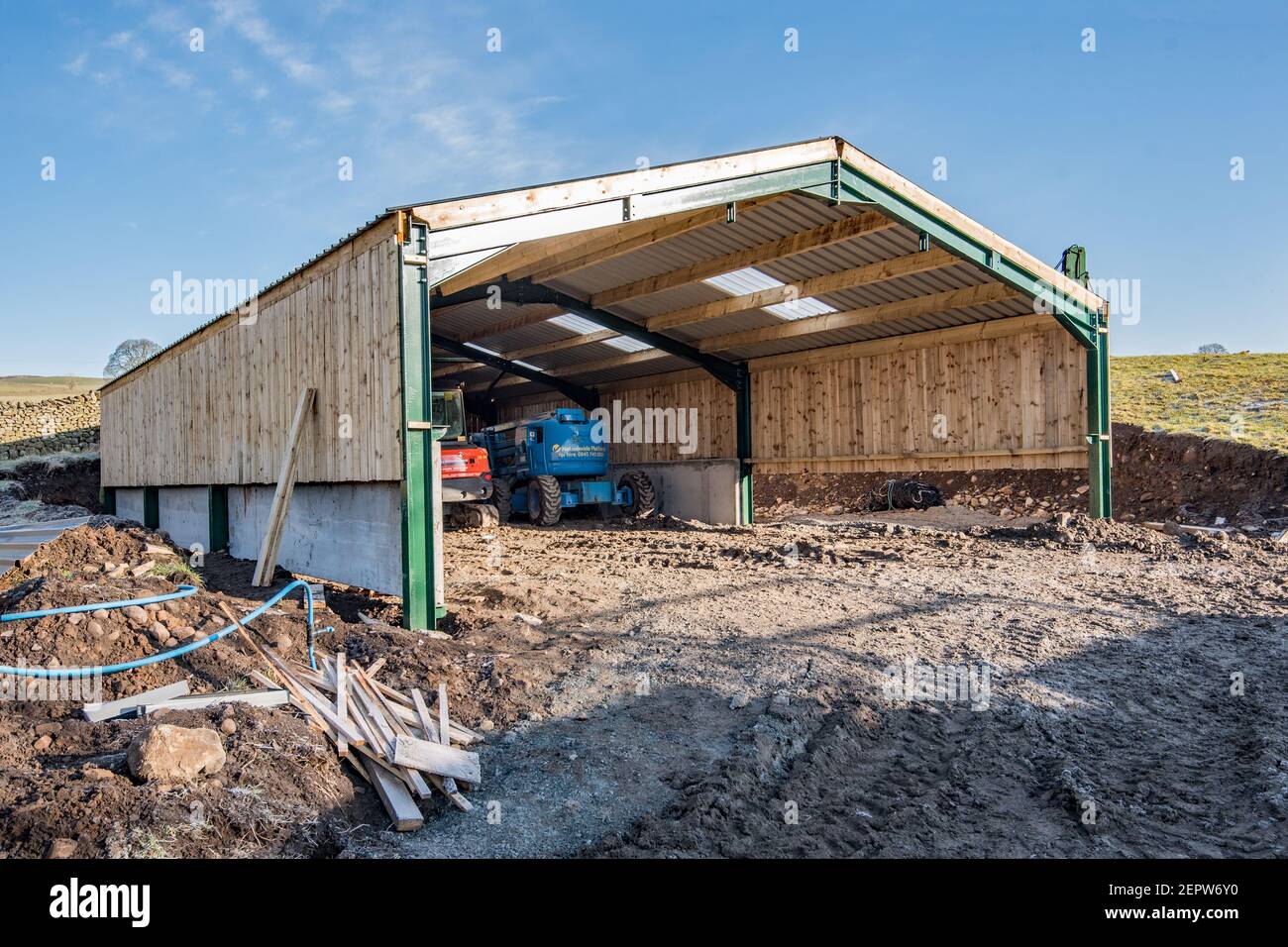 New barn construction hi-res stock photography and images - Alamy