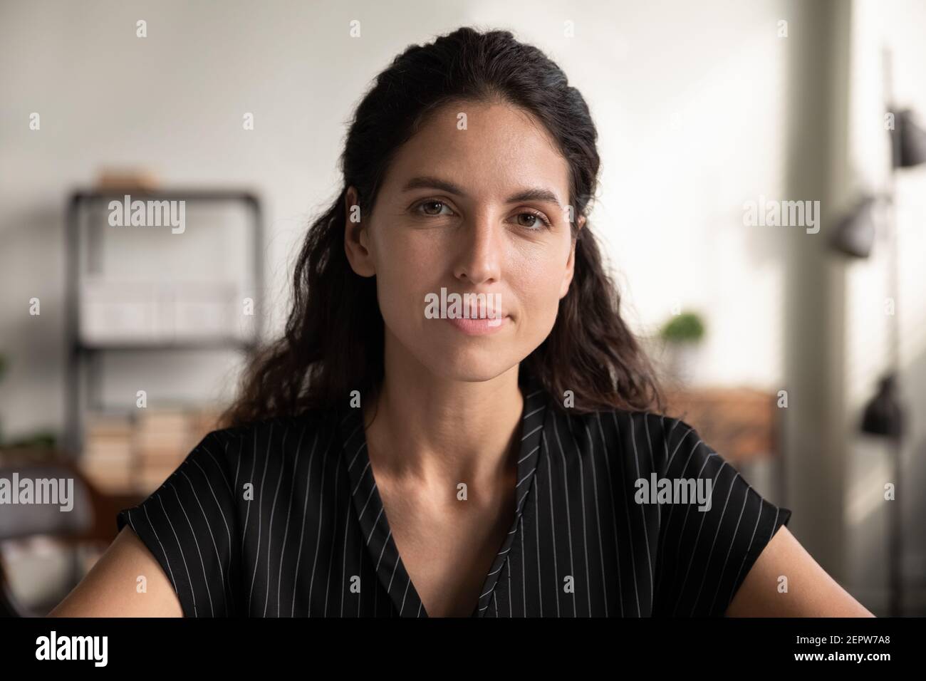 Head shot headshot portrait presenter hi-res stock photography and ...