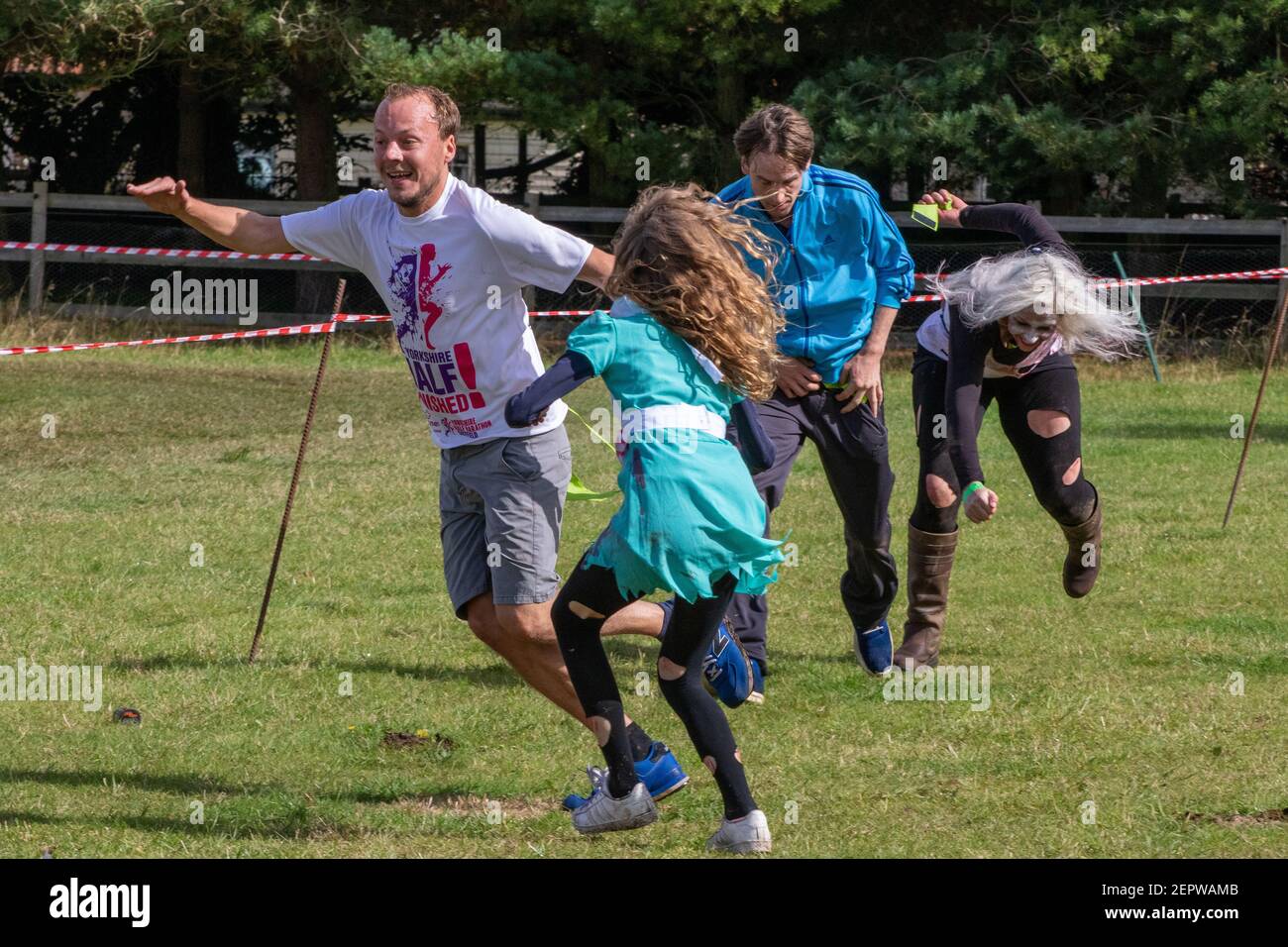 Zombies running hi-res stock photography and images - Alamy
