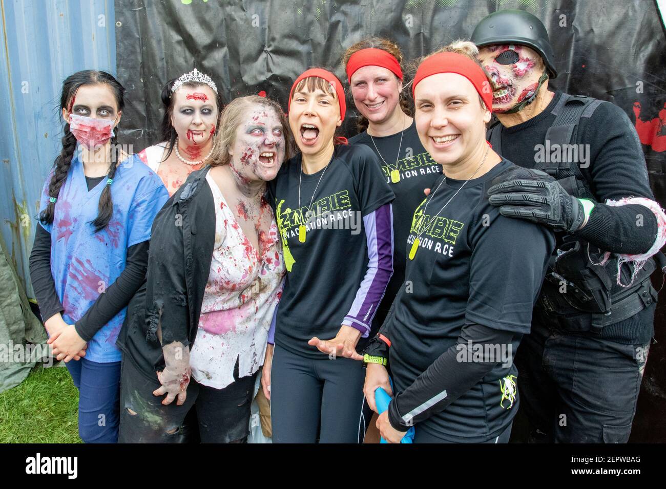 Zombies group hi-res stock photography and images - Alamy