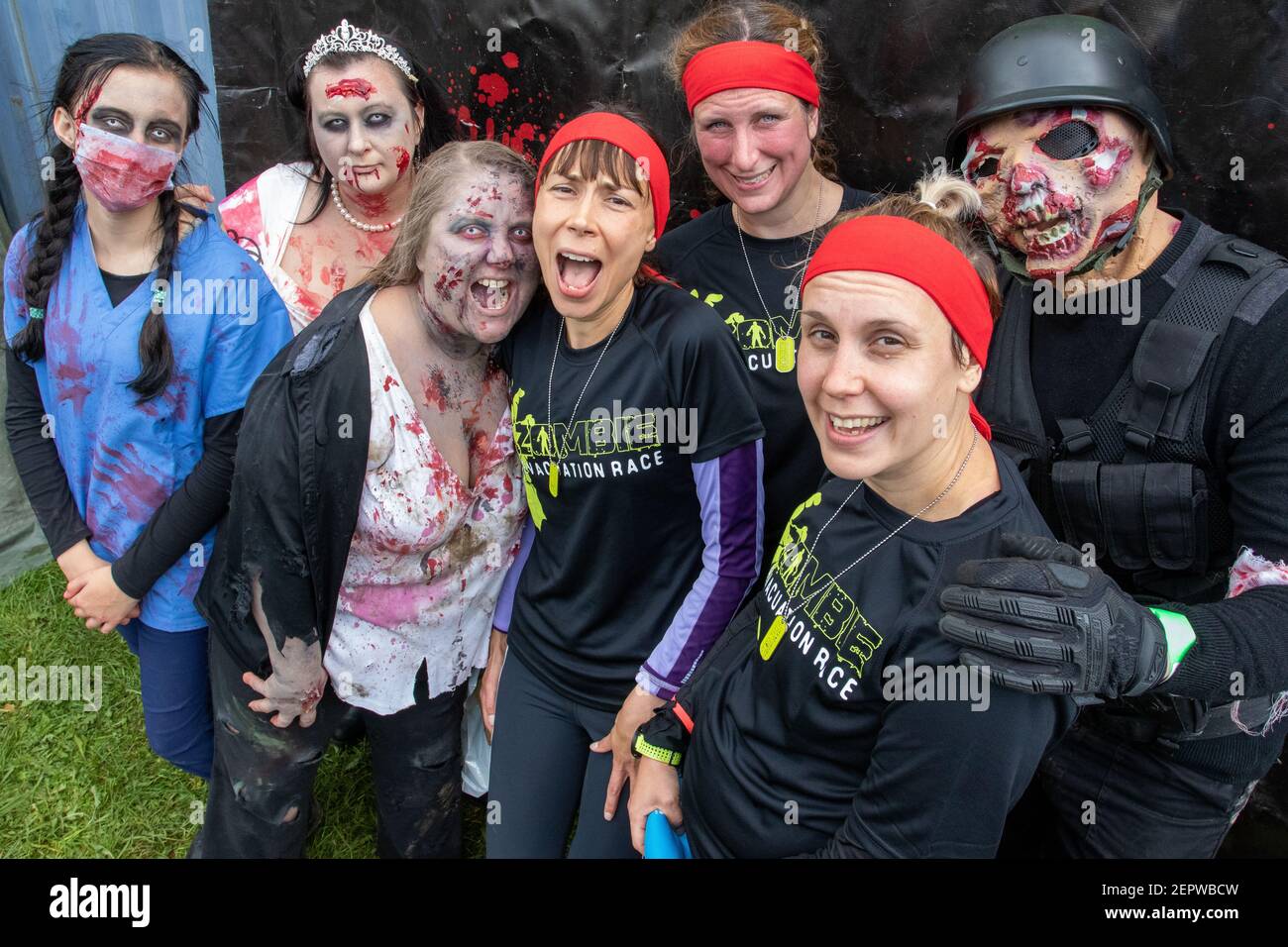 Zombies group hi-res stock photography and images - Alamy