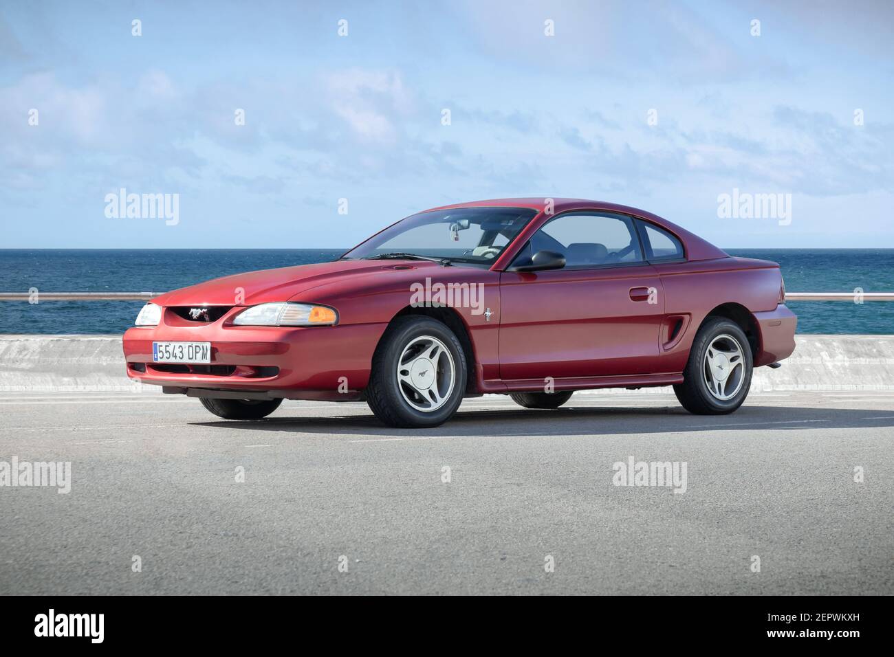 Side view of ford mustang hi-res stock photography and images - Alamy