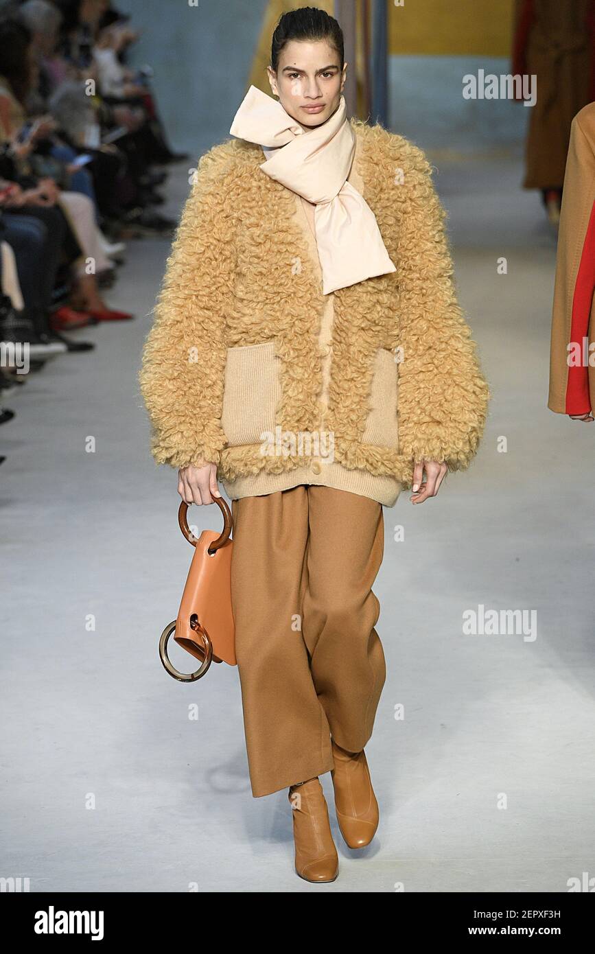 Model Linda Helena walks on the runway during the Roksanda Fashion Show ...