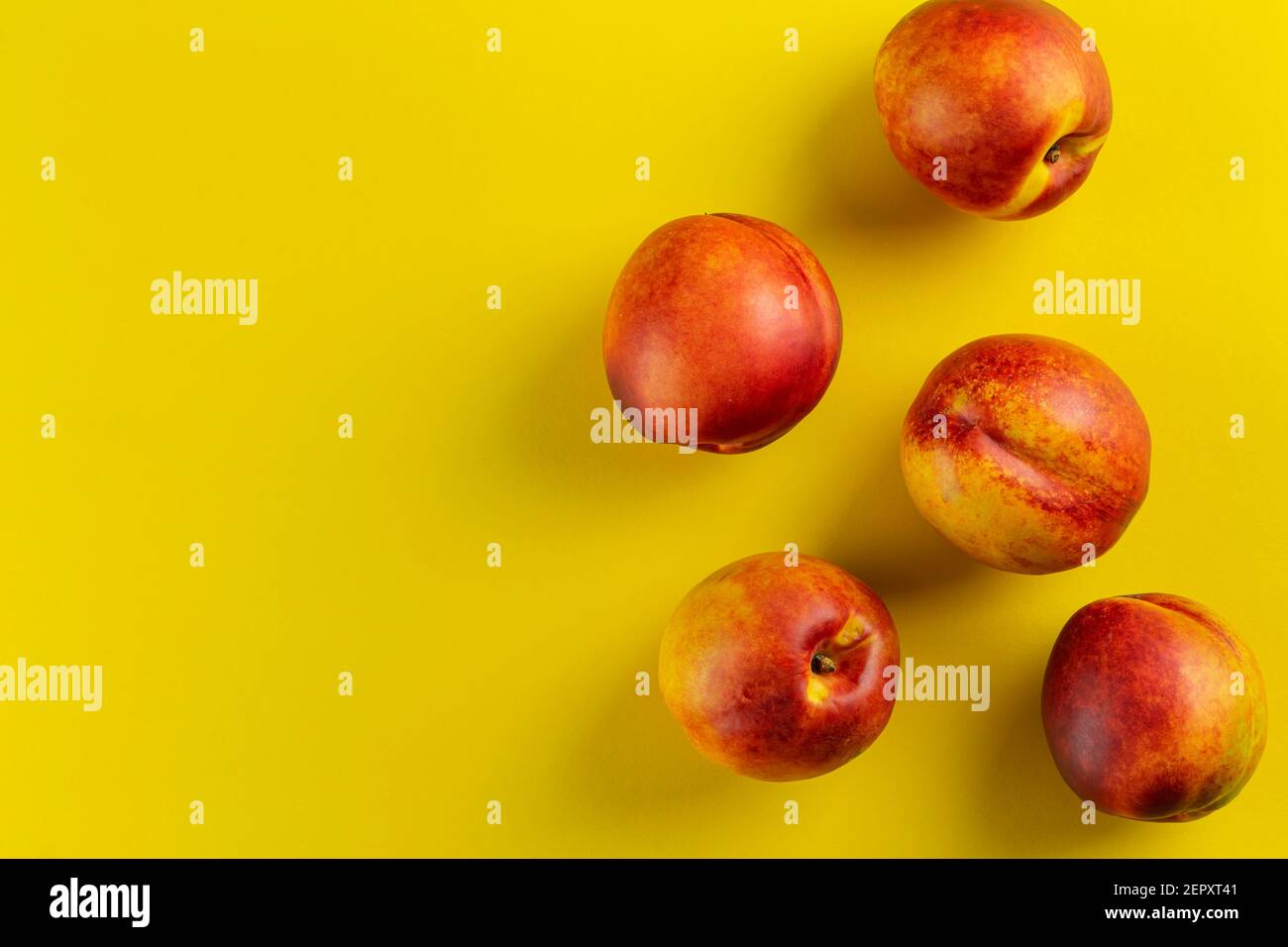 Whole and dissected fruits hi-res stock photography and images - Alamy