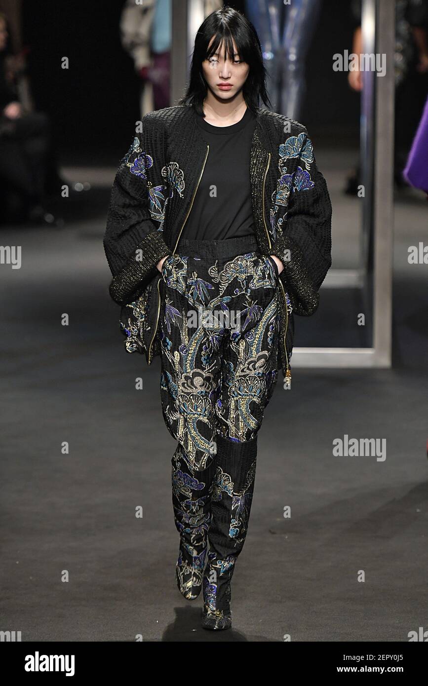 Model Sora Choi walks on the runway during the Alberta Ferretti Fashion ...