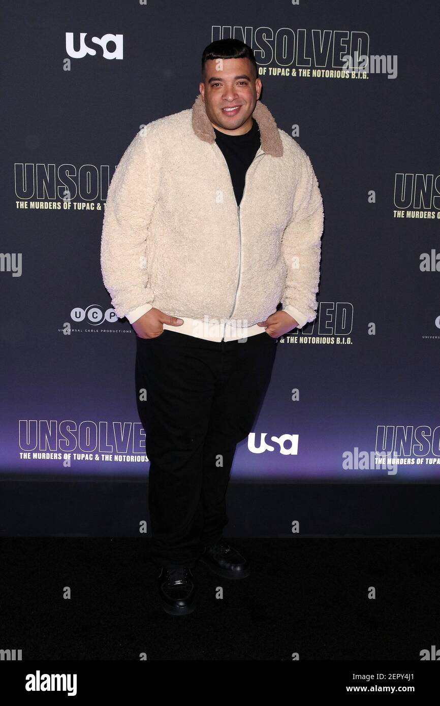 Jason Lee arrives at the Los Angeles Premiere of USA Network's ...