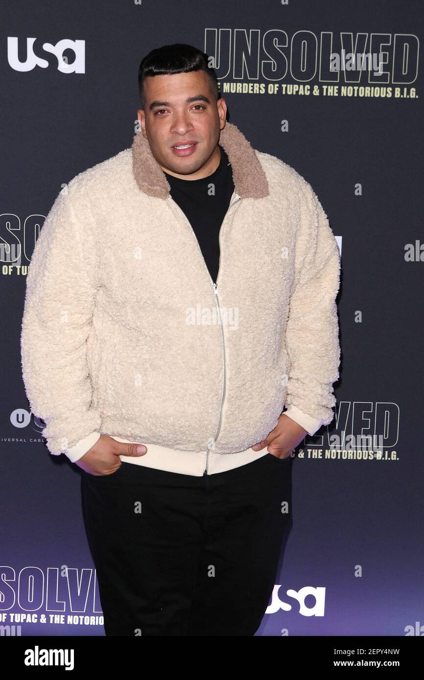 Jason Lee arrives at the Los Angeles Premiere of USA Network's ...