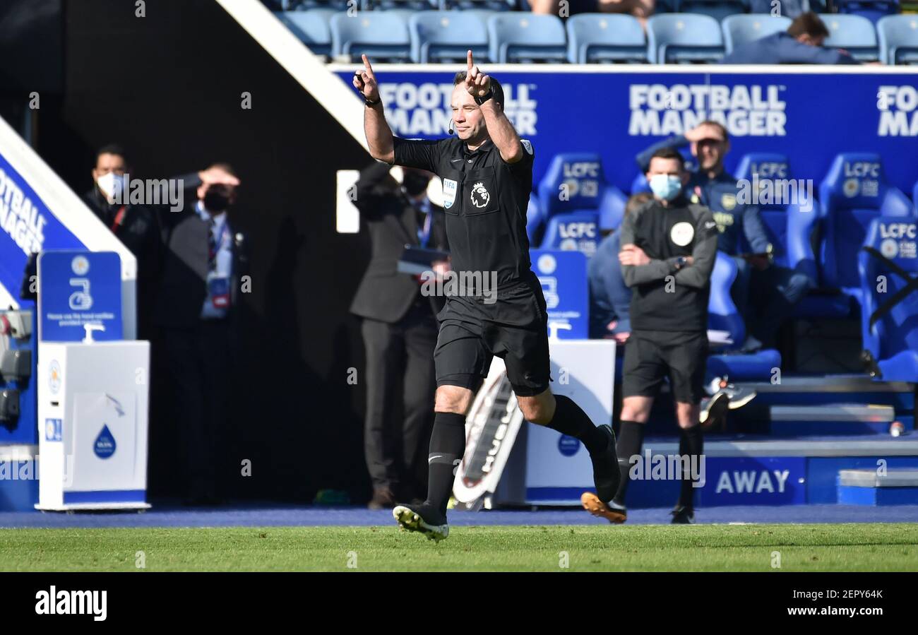 Referee signals for var hi-res stock photography and images - Alamy