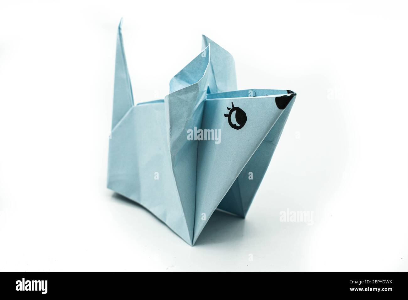 Origami mouse isolated on white background. Satisfying paper craft ...