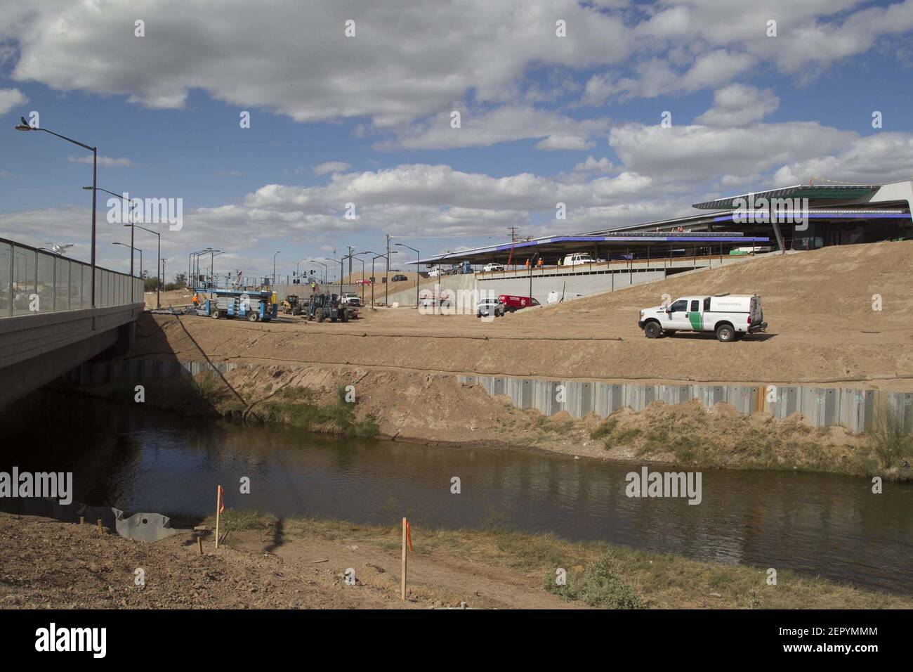 Construction of the replacement Port of Entry in Calexico is going on ...