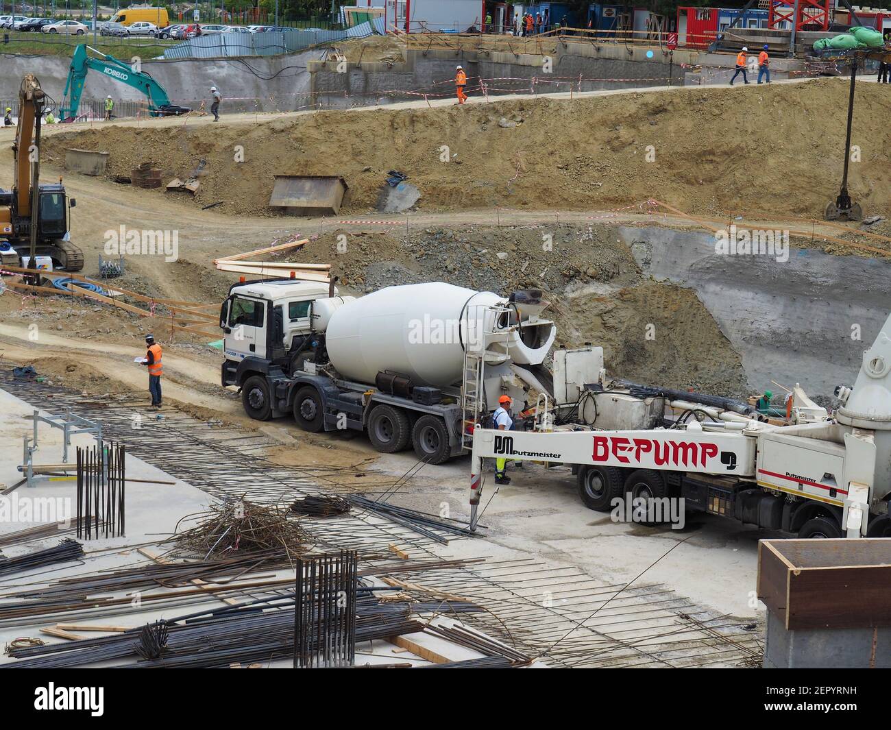 Construction site budapest hungary hi-res stock photography and images ...