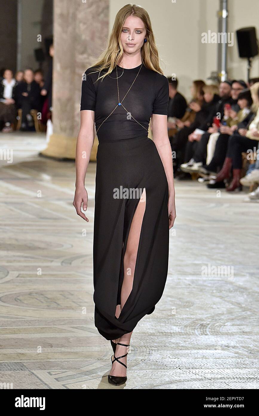 Model Abby Champion walks on the runway during the Jacquemus Fashion ...
