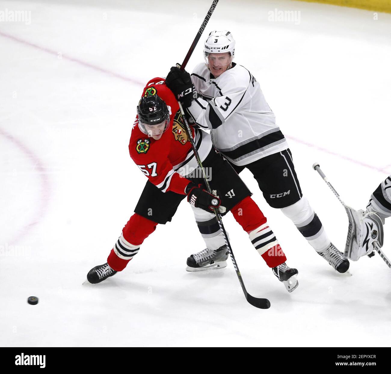 Chicago Blackhawks right wing Tommy Wingels (57) and Los Angeles Kings ...