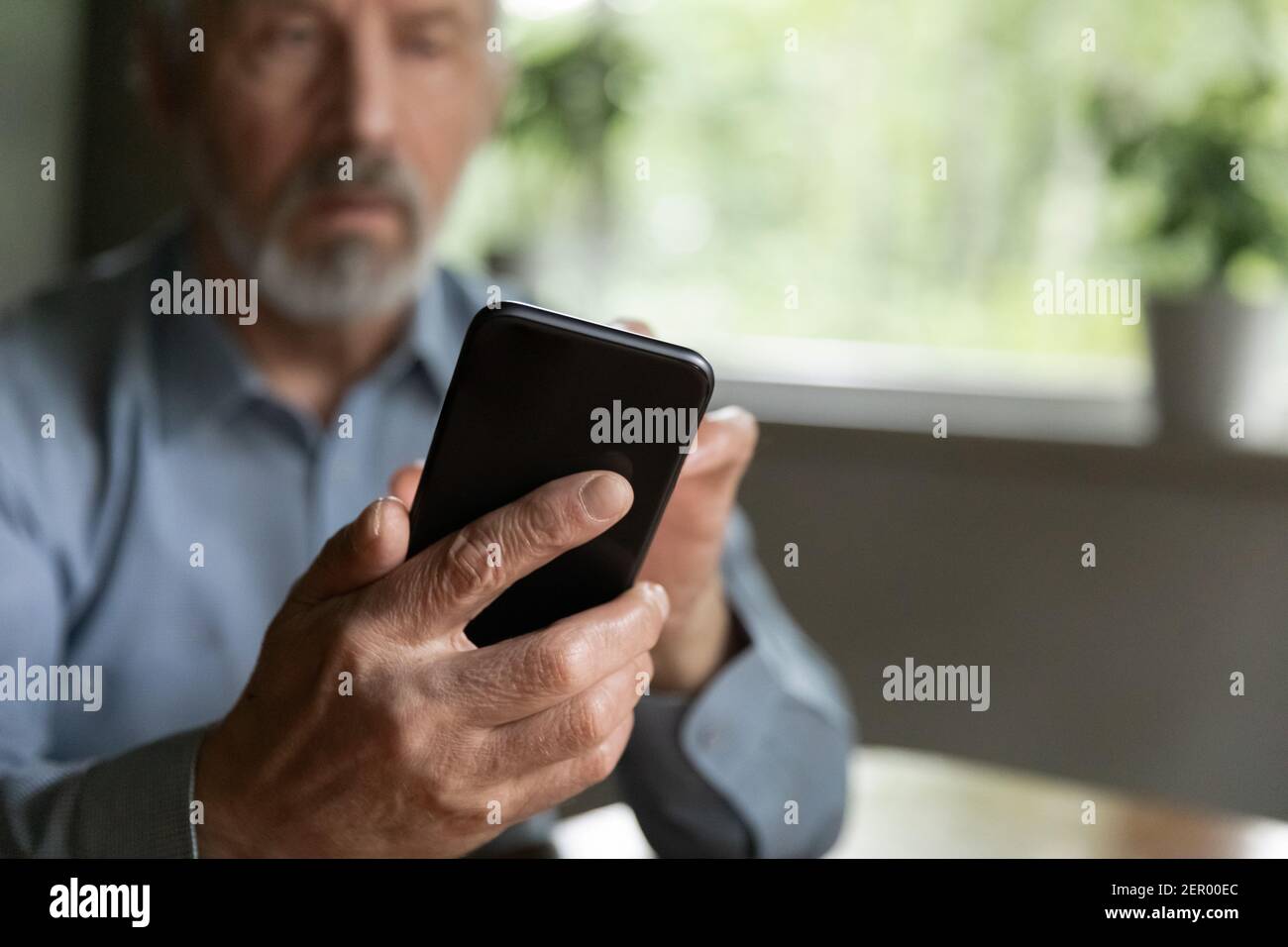 Office older man hi-res stock photography and images - Alamy