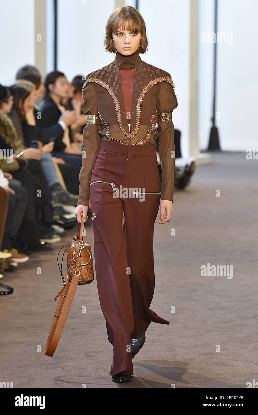 Model Fran Summers walks on the runway during the Chloé Fashion Show ...