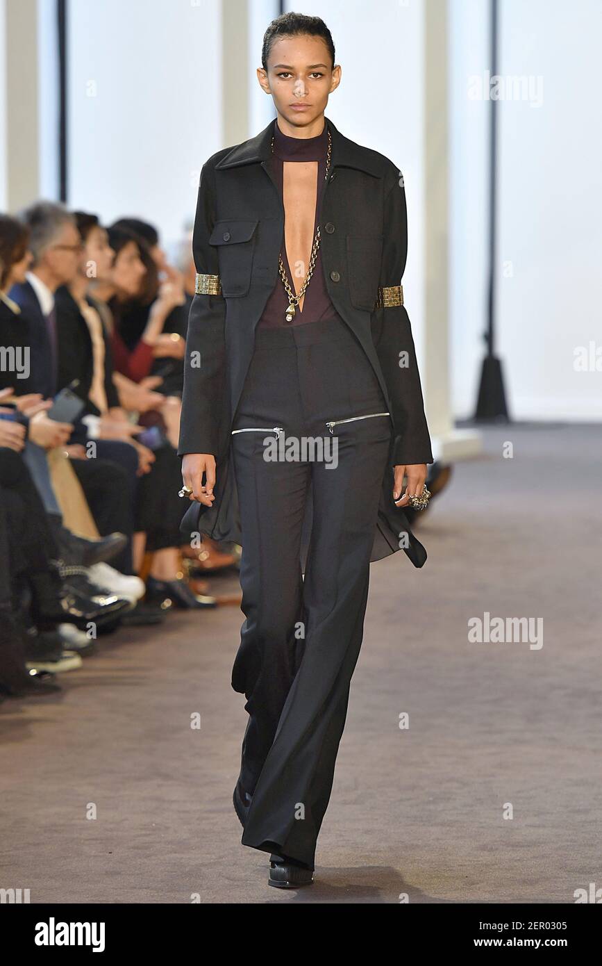 Model Binx Walton walks on the runway during the Chloé Fashion Show ...