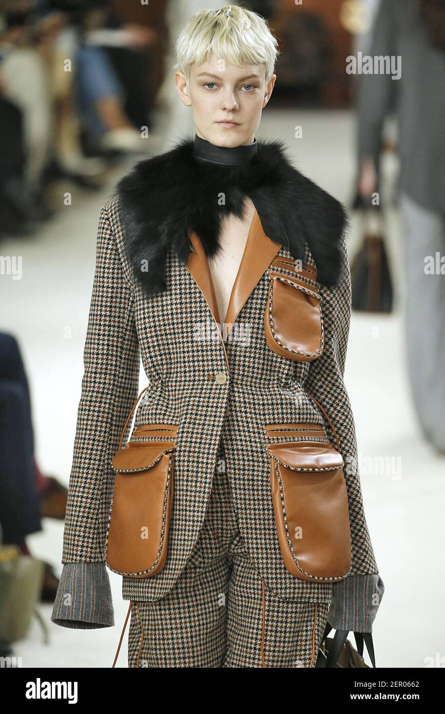 Model Sarah Fraser walks on the runway during the Loewe Fashion Show ...