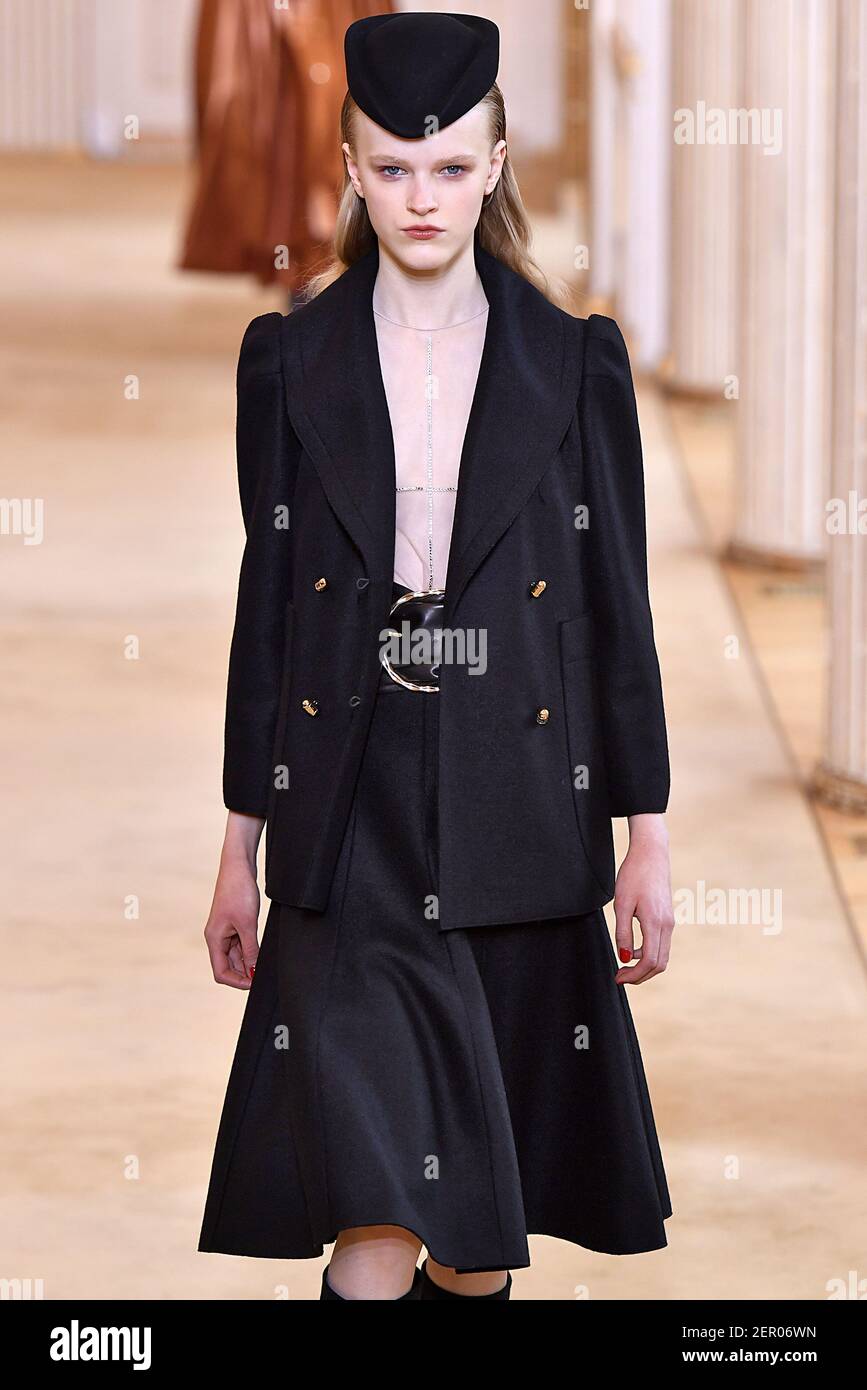 Model Hannah Motler walks on the runway during the Nina Ricci Fashion ...