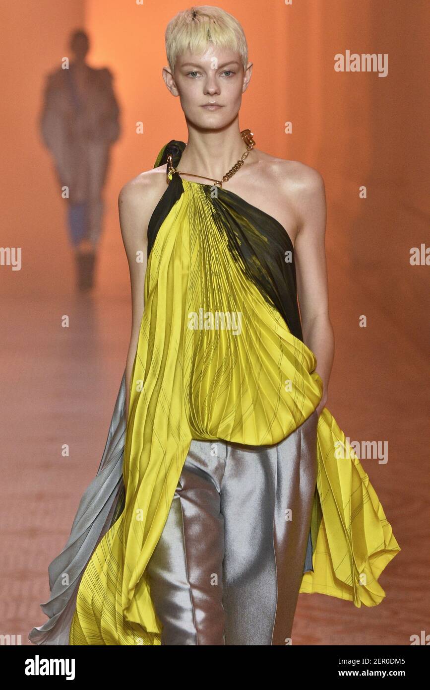 Model Sarah Fraser walks on the runway during the Poiret Fashion Show ...
