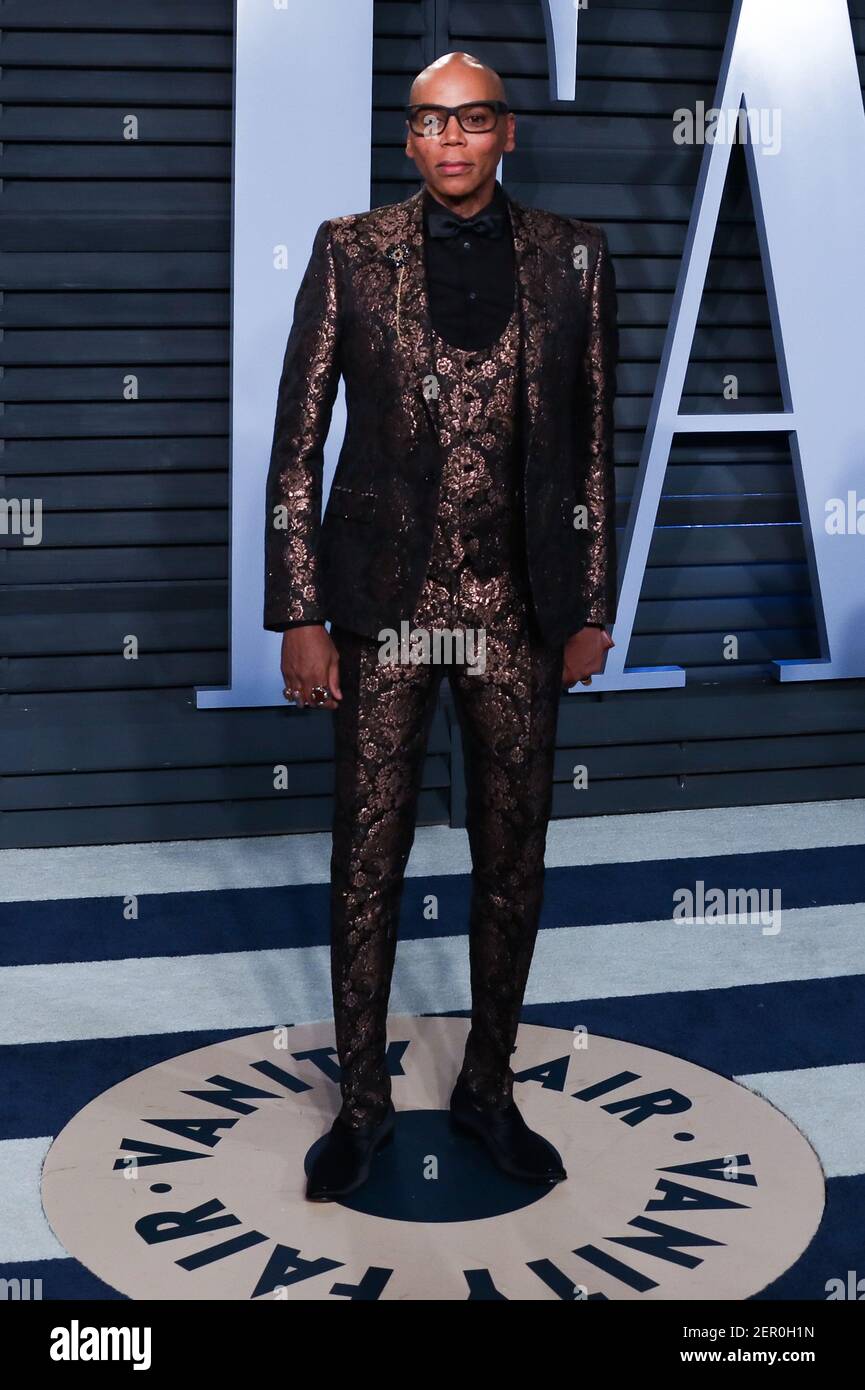 Rupaul walking on the red carpet at the 2018 Vanity Fair Oscar Party ...