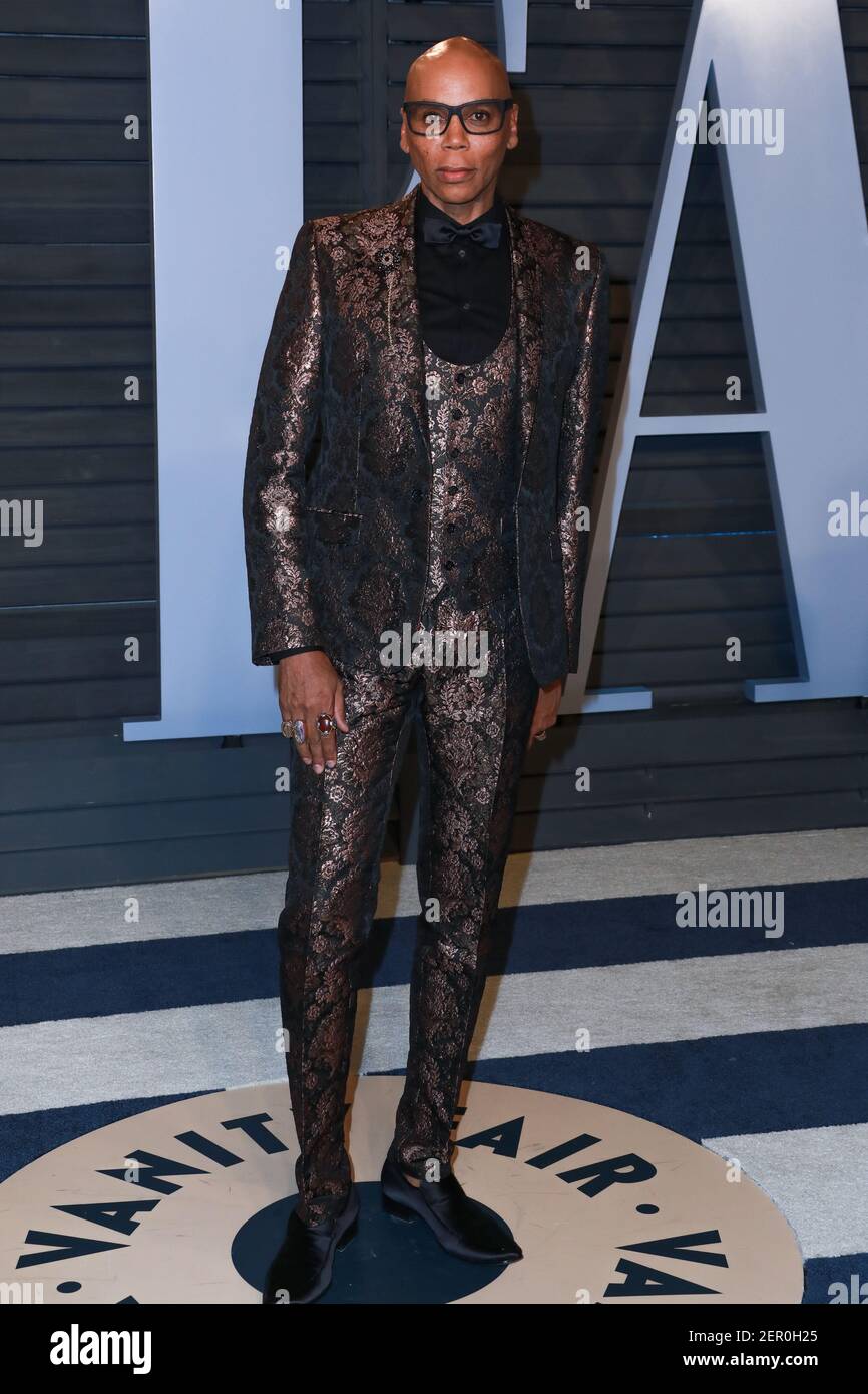 Rupaul walking on the red carpet at the 2018 Vanity Fair Oscar Party ...