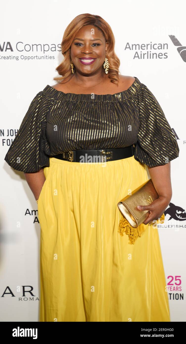 Retta on the red carpet at Elton John's 26th Annual AIDS Foundation ...