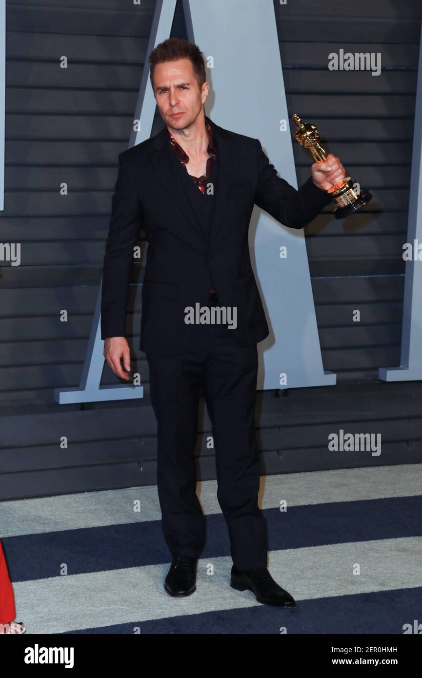 Sam Rockwell walking on the red carpet at the 2018 Vanity Fair Oscar ...
