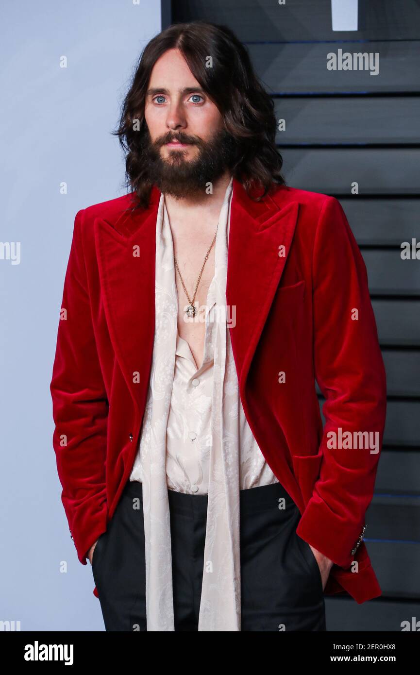 Jared Leto walking on the red carpet at the 2018 Vanity Fair Oscar ...