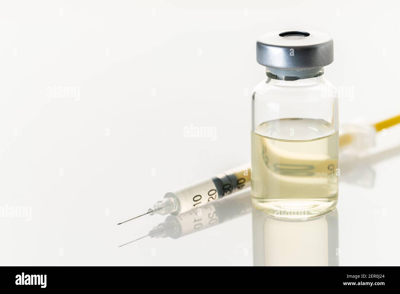 syringe and medicine bottle on white background Stock Photo - Alamy