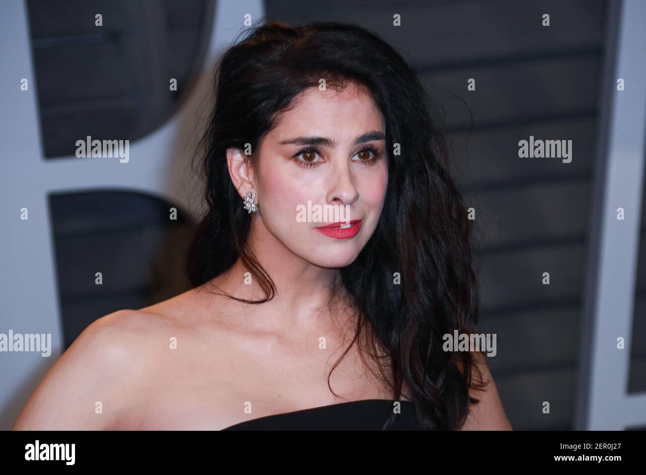 Sarah Silverman walking on the red carpet at the 2018 Vanity Fair Oscar ...