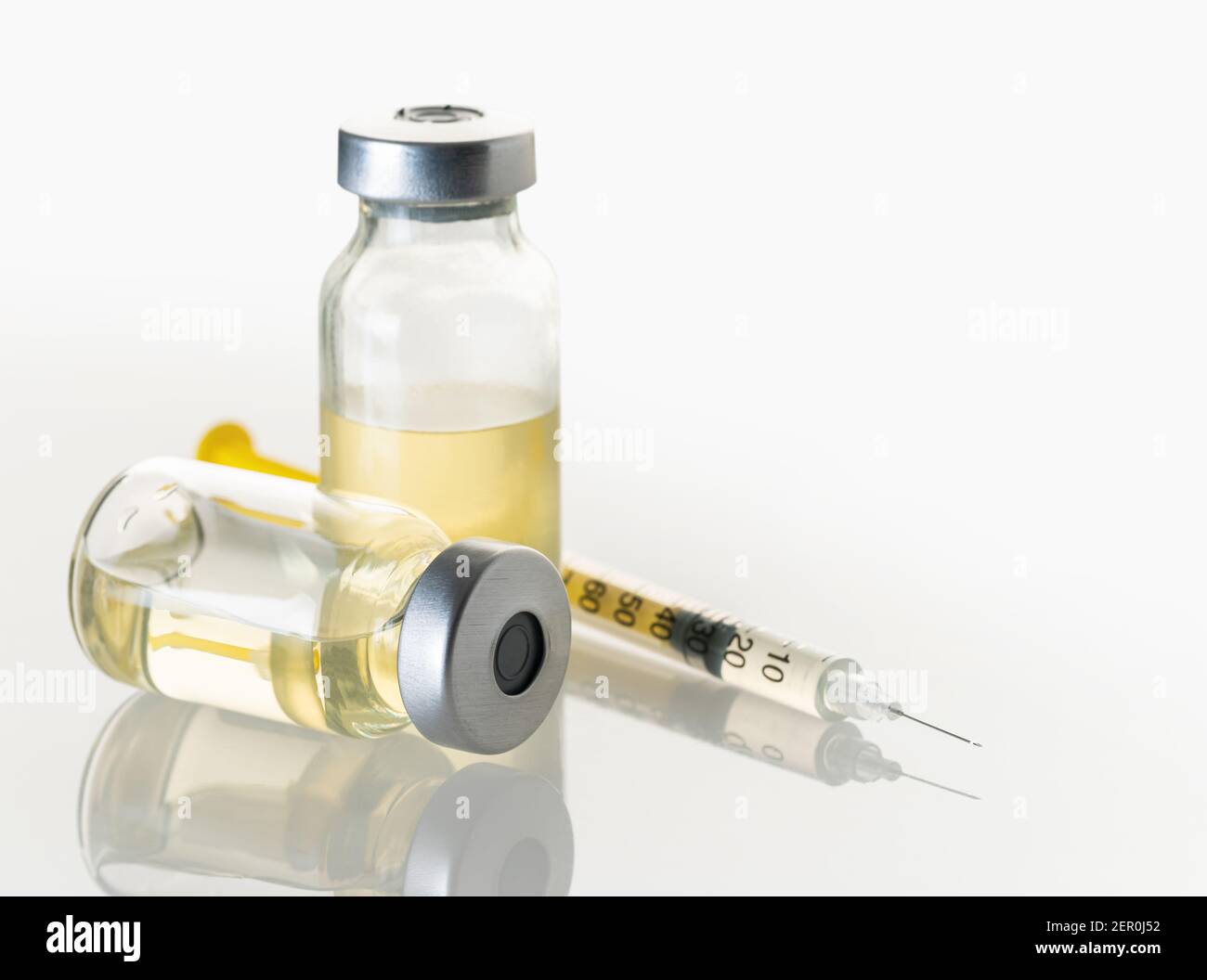 syringe and medicine bottle on white background Stock Photo - Alamy