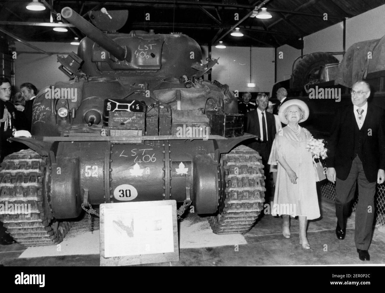 Sherman tank d day hi-res stock photography and images - Alamy