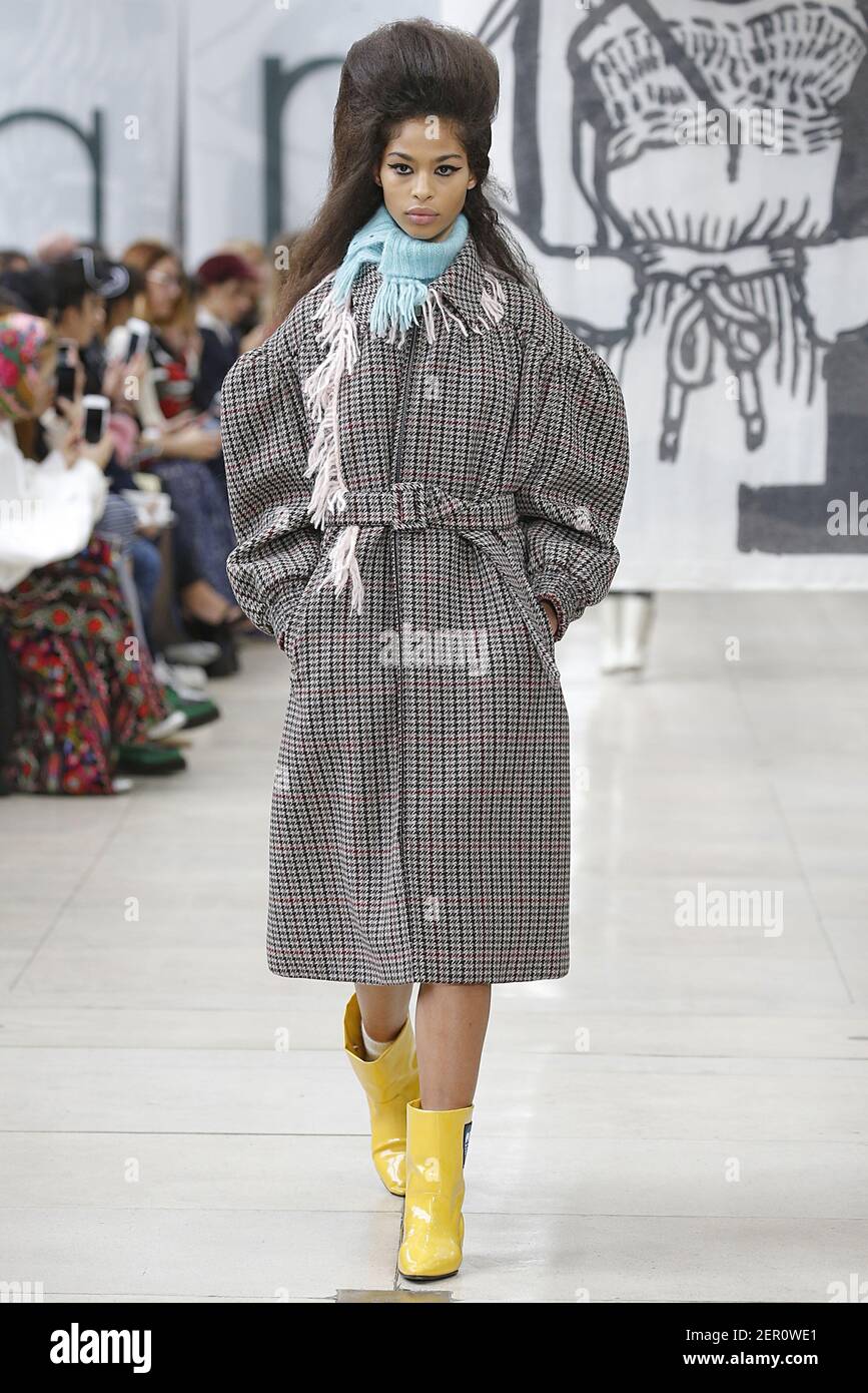 Model Zoe Thaets walks on the runway during the Miu Miu Fashion Show ...