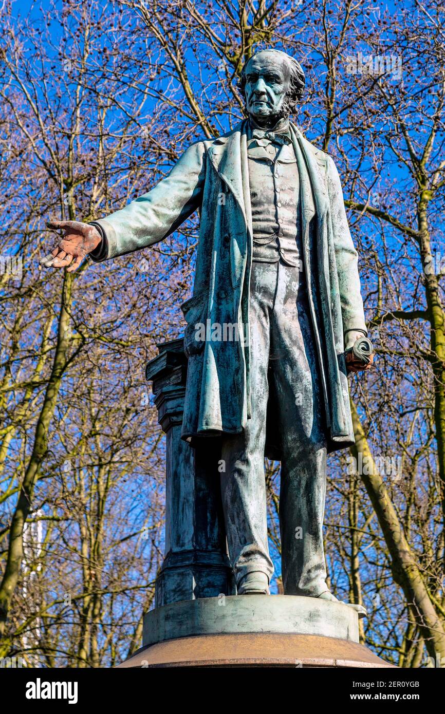 Politician statue sculpture hi-res stock photography and images - Alamy