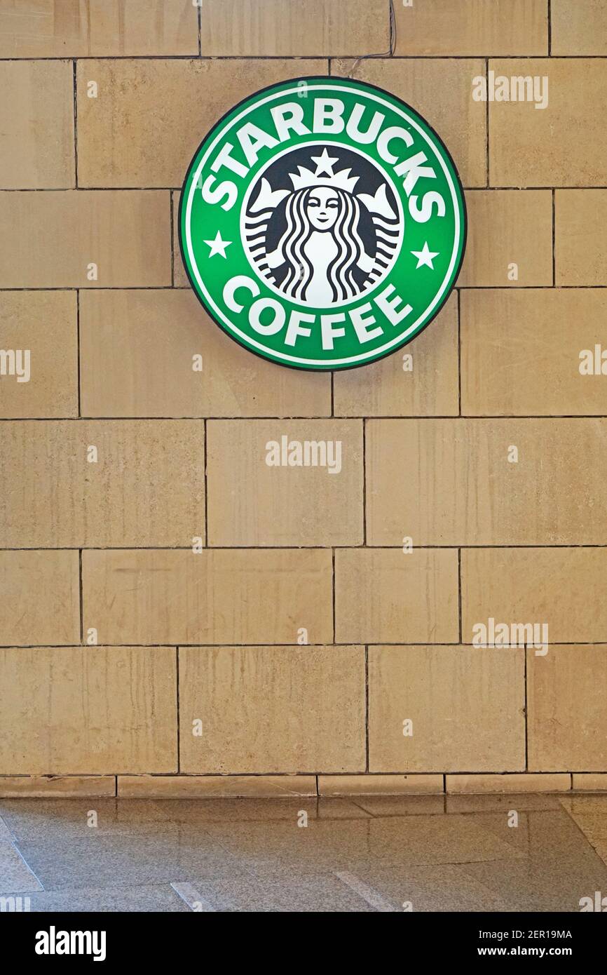 Starbucks wall hi-res stock photography and images - Alamy